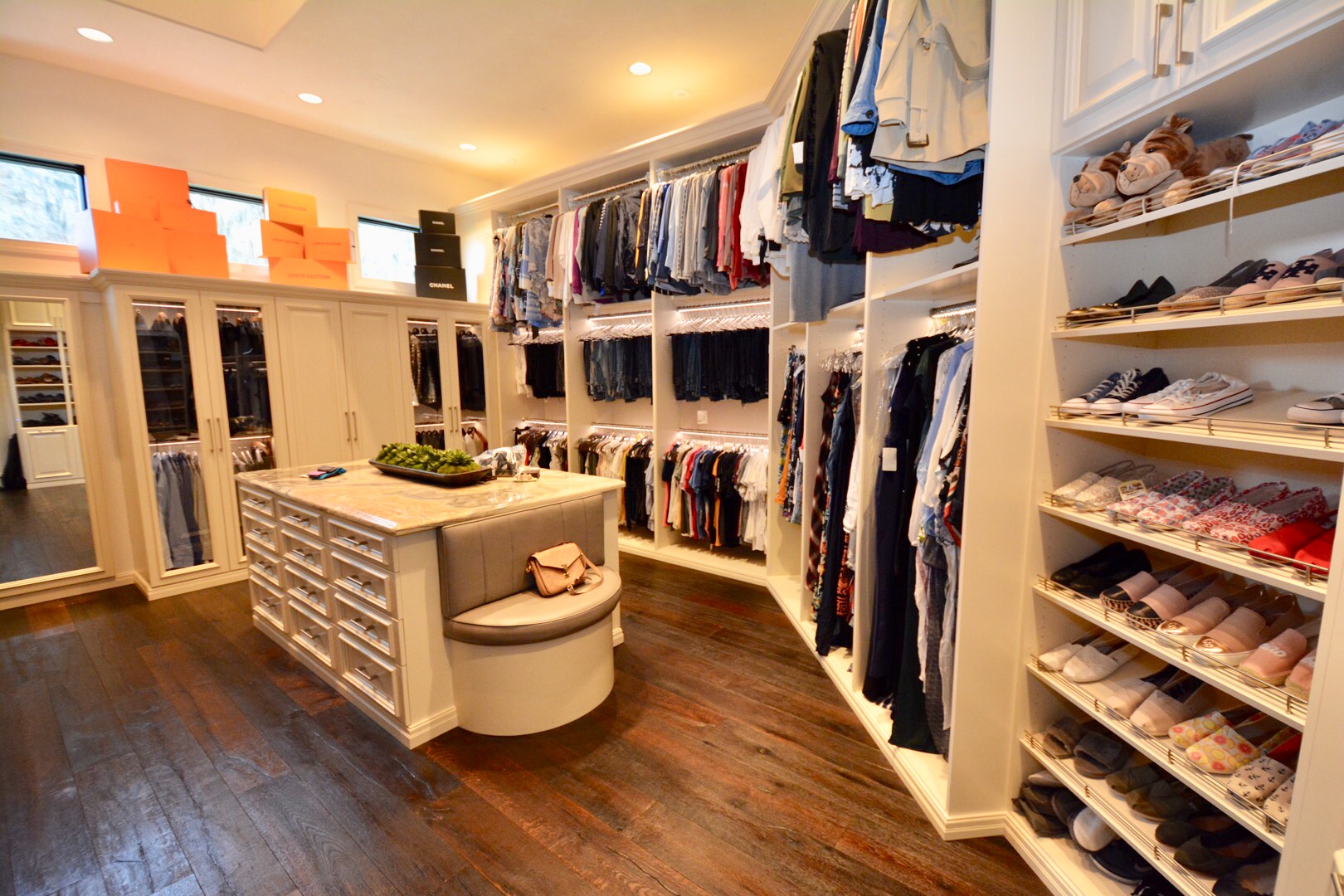 Homeowners Love these Nine Popular Closet Features